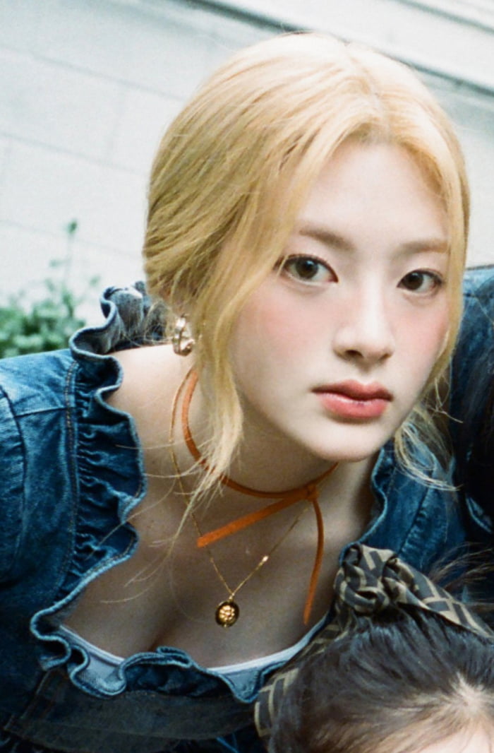 STAYC - Seeun Cleavage - 9GAG