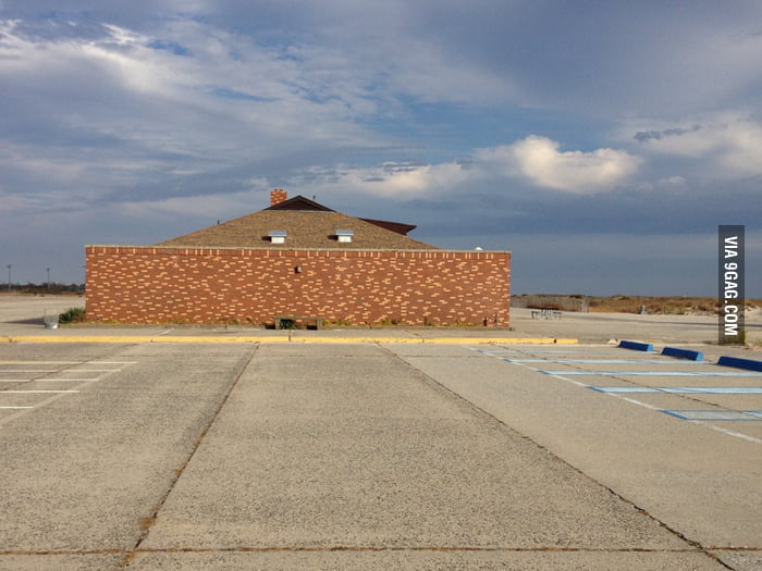 Suspicious building is suspicious - 9GAG