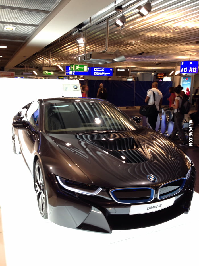 New BMW I8 looks pretty - 9GAG