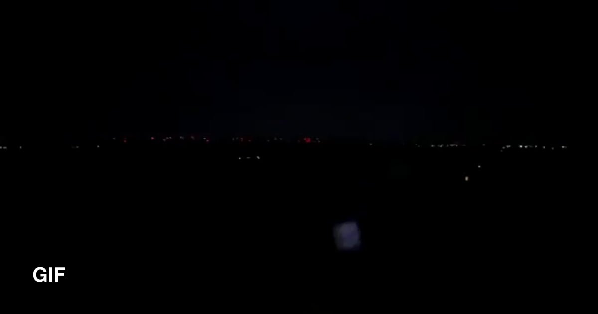 1050 lumen flashlight vs 72,000 lumen flashlight - 9GAG