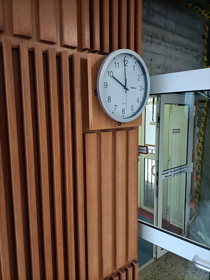 Just fixed the clock - 9GAG