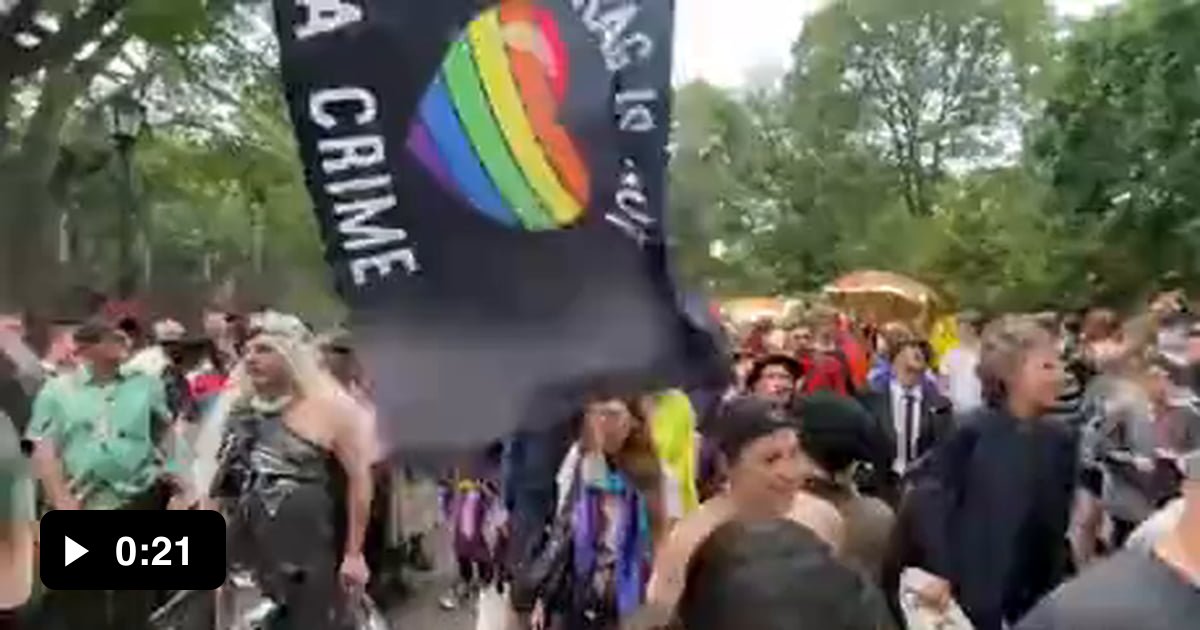 LGBTQ parade: “We’re here, we’re queer, we’re coming for your children ...