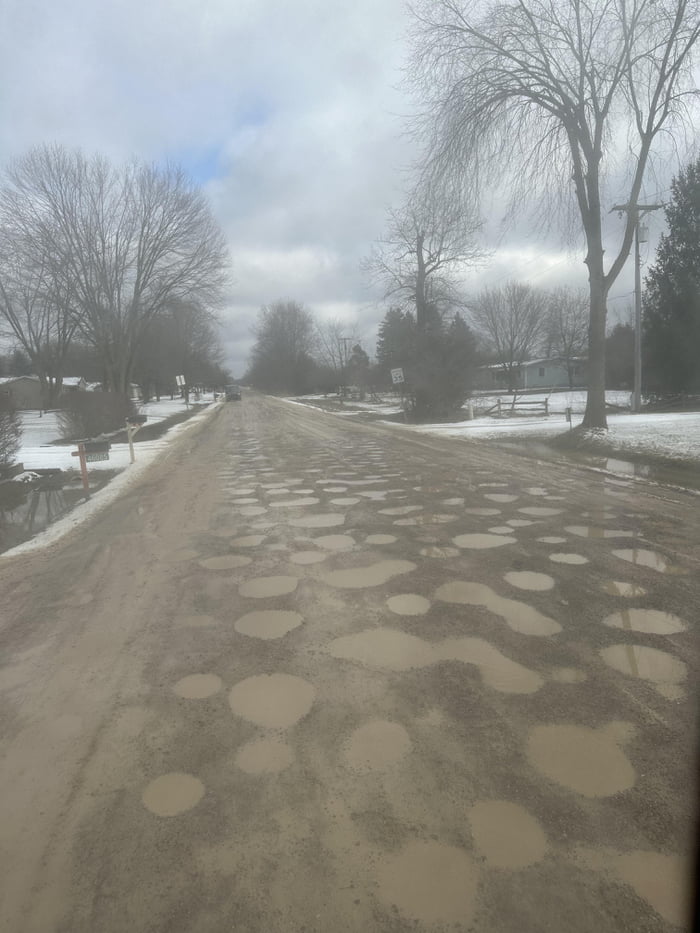Roads in Michigan are really bad. - 9GAG