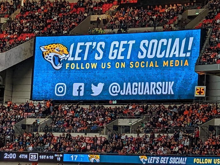 Does anyone proofread? - 9GAG