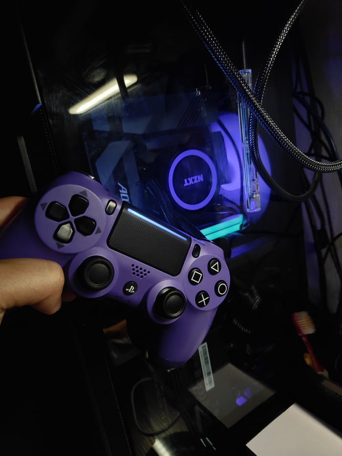 My new PC set up with PS4 controller. - 9GAG