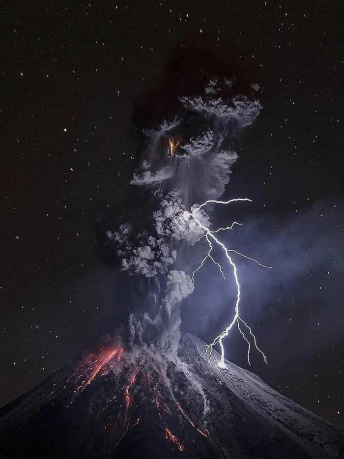 Dirty Lightning Storm. This is not a trick of the eye or a superimposed ...