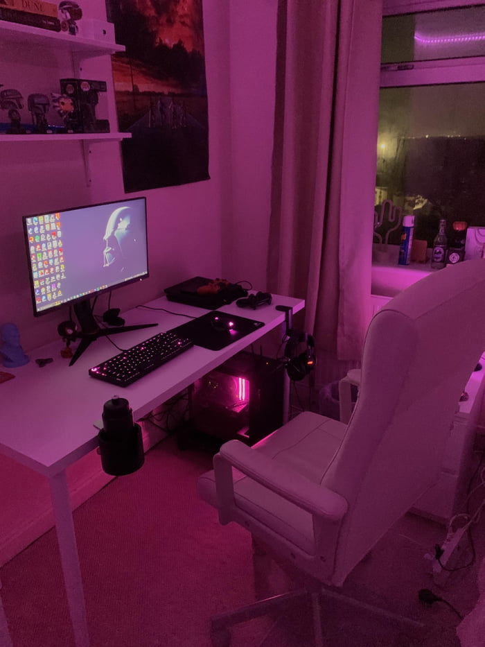 Bedroom setup - 9GAG
