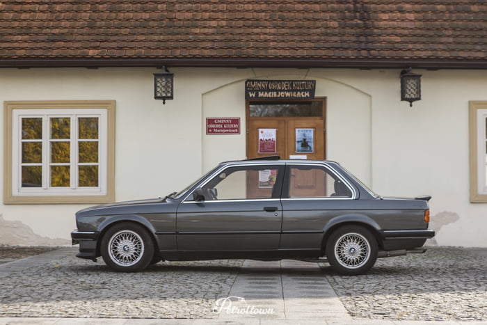 BMW 325 (E30) - 9GAG