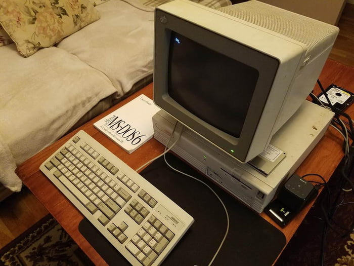 Compaq 486DX4 at 100 MHZ, 16MB RAM. MS-DOS 6 / WIN 3.1 - 9GAG