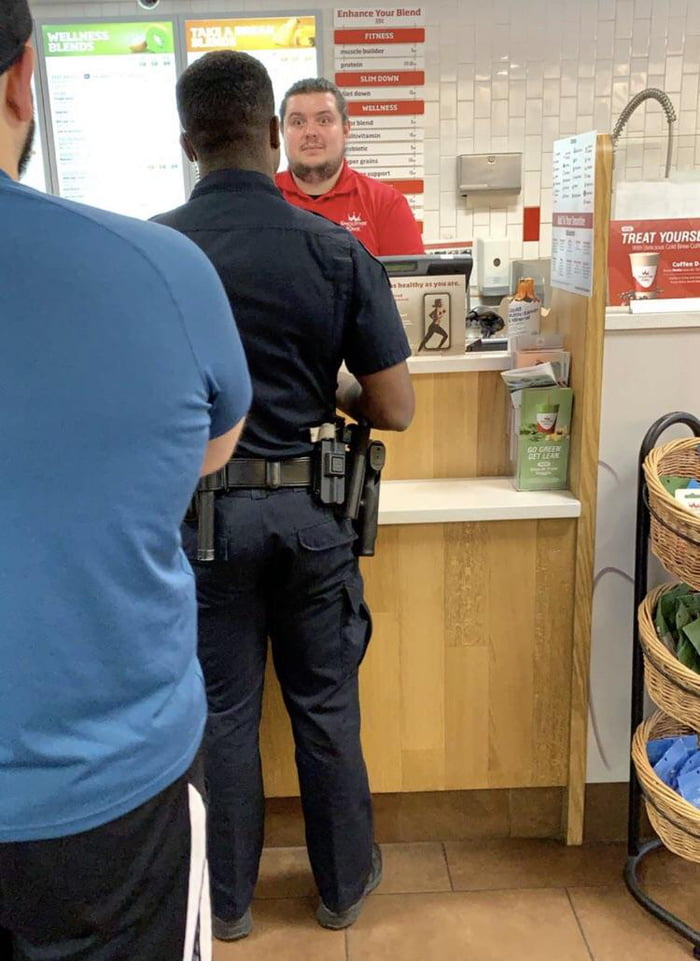 This cashier has something to hide – I LOVE FUNNY THINGS