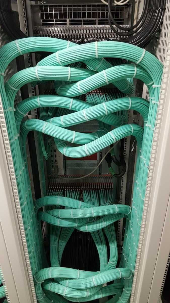 Cable Management Porn - 9GAG