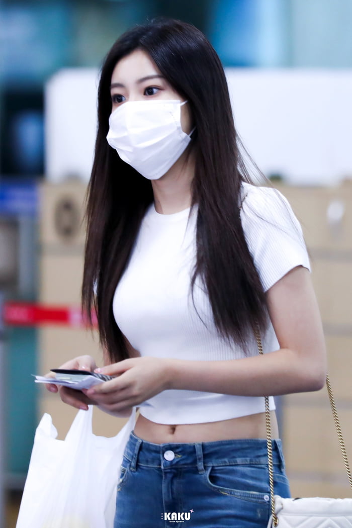 IZ*ONE - Kang Hyewon rack - 9GAG