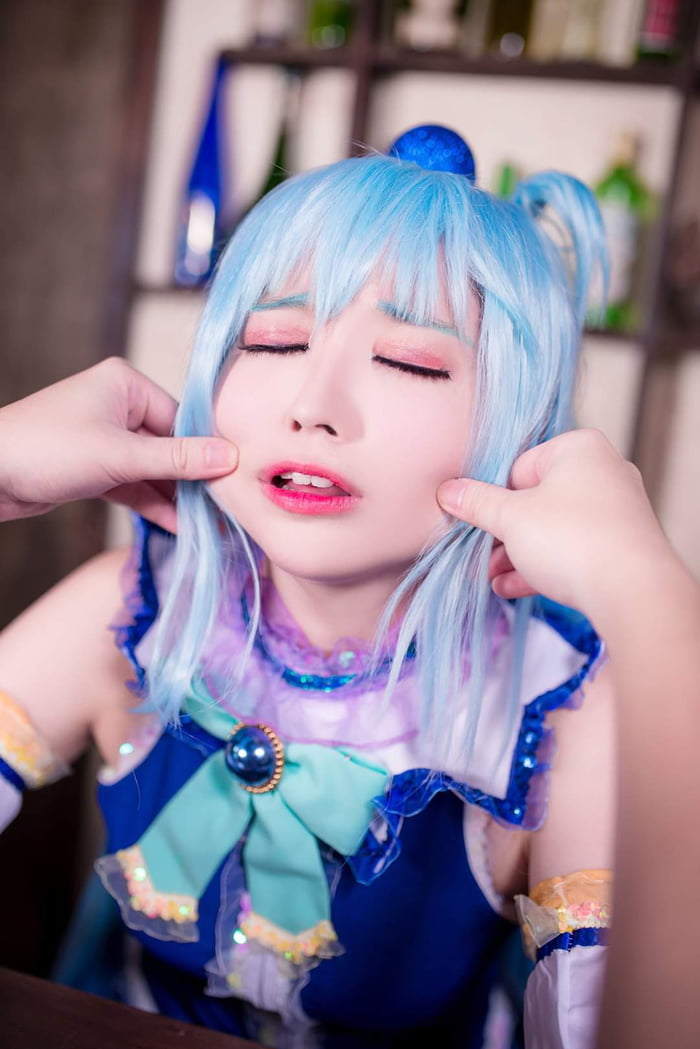 Title : Konosuba Character : Aqua Coser : Baobao Cosplayer - 9GAG