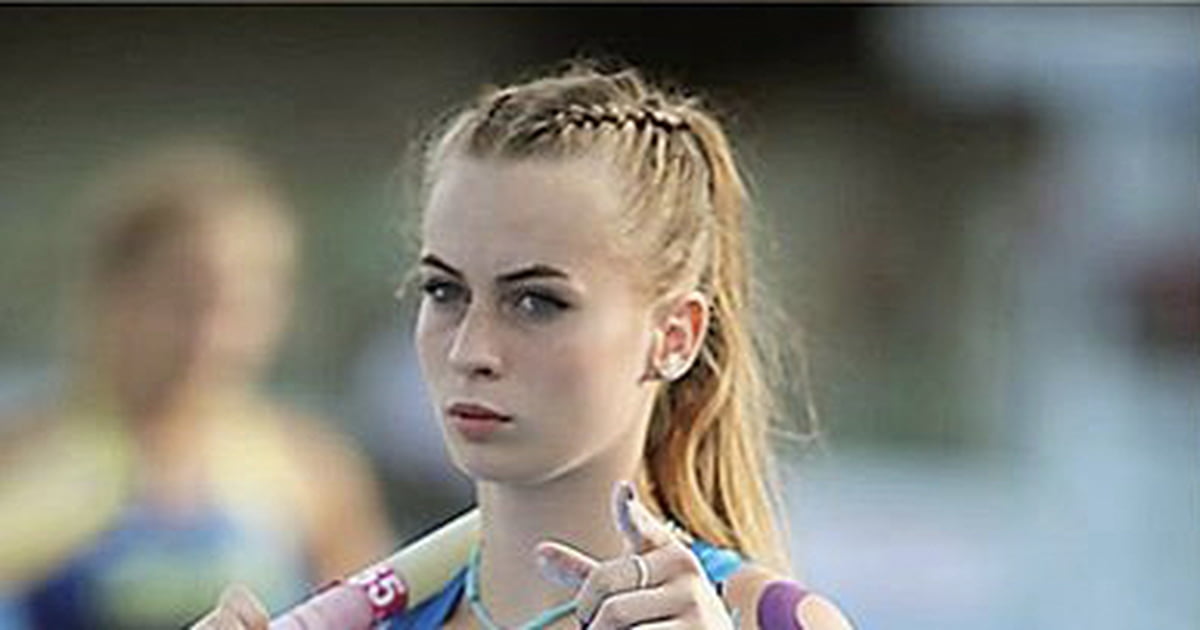 Pole vaulter Maria Roberta Gherca - 9GAG