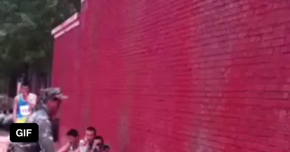 Let’s go over the wall. - 9GAG