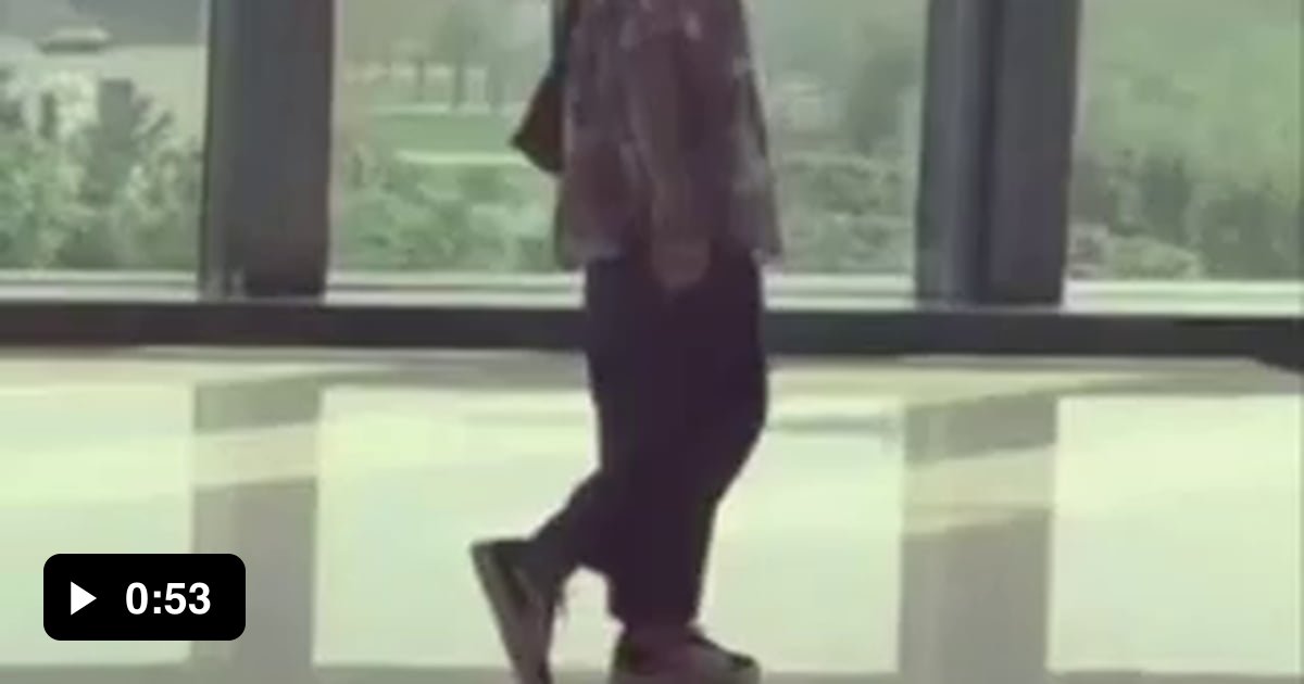 Guy doing moonwalks - 9GAG