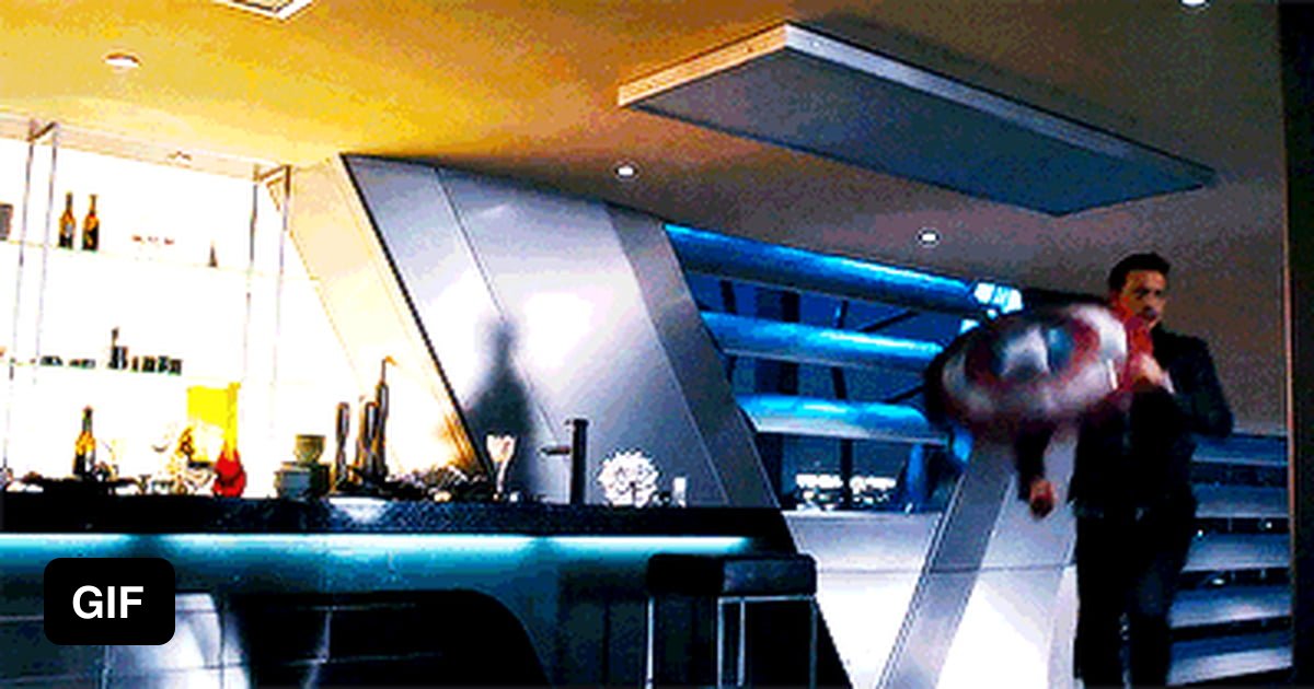 Hawkeye throwing Cap's shield is one of the most casually epic moments ...