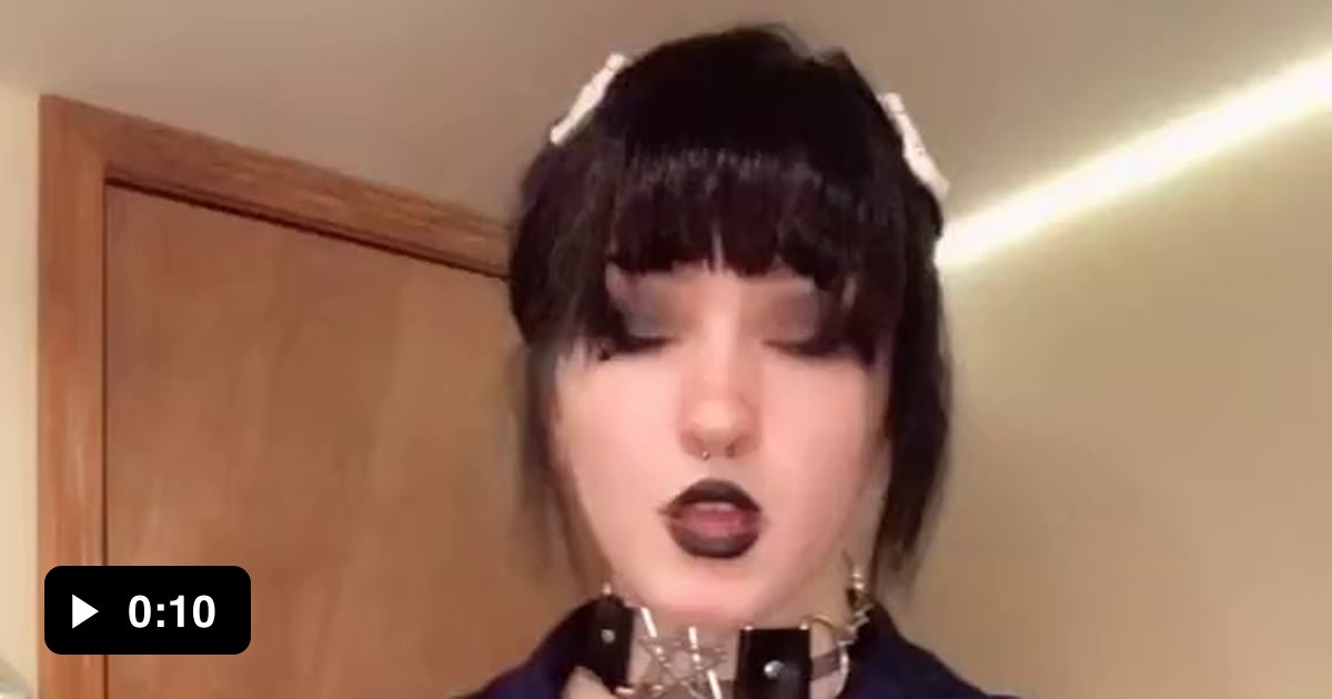 POV: You get into an argument with the goth waitress at IHOP - 9GAG