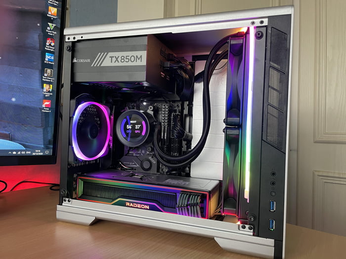 New PC Build! (Ryzen 9 3900X and RX 6800 XT) - 9GAG