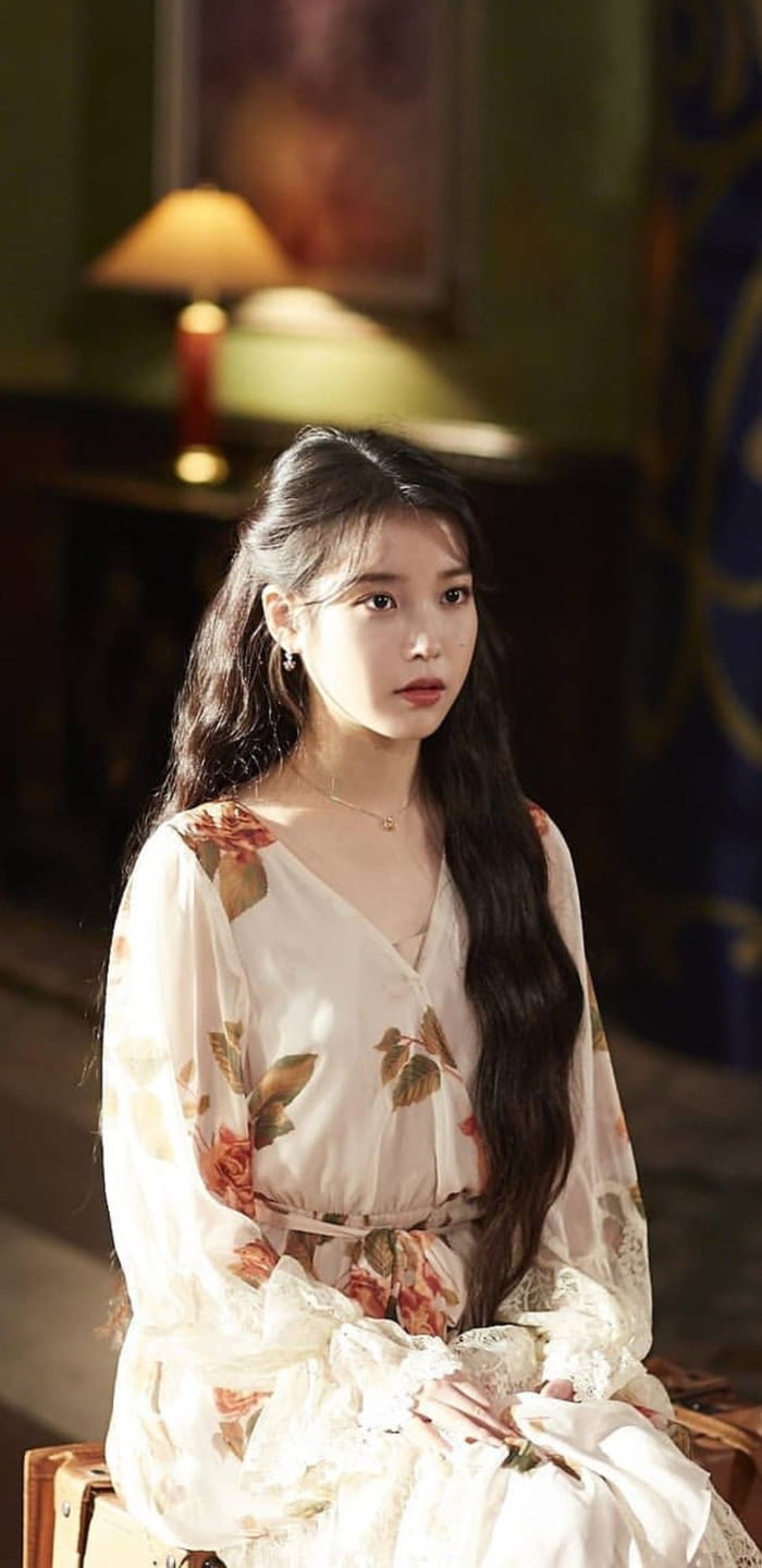 IU in a lovely flower dress (my weakness) - 9GAG