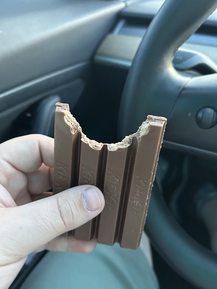 Am i doing this whole Kit-Kat thing right? - 9GAG