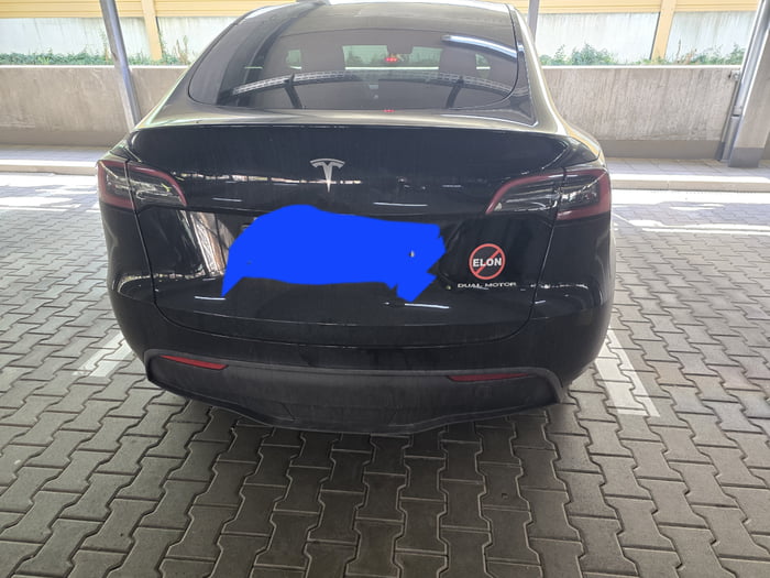 Tesla owners are really confusing people - 9GAG