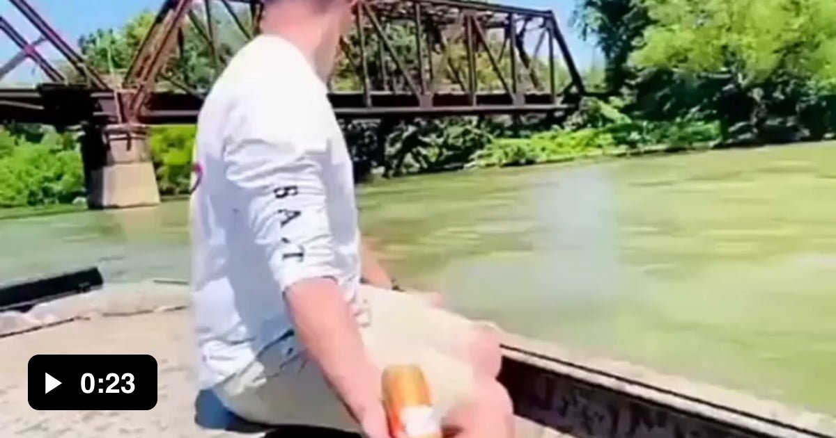 Boat day skills unlocked with this amazing throw and catch - 9GAG
