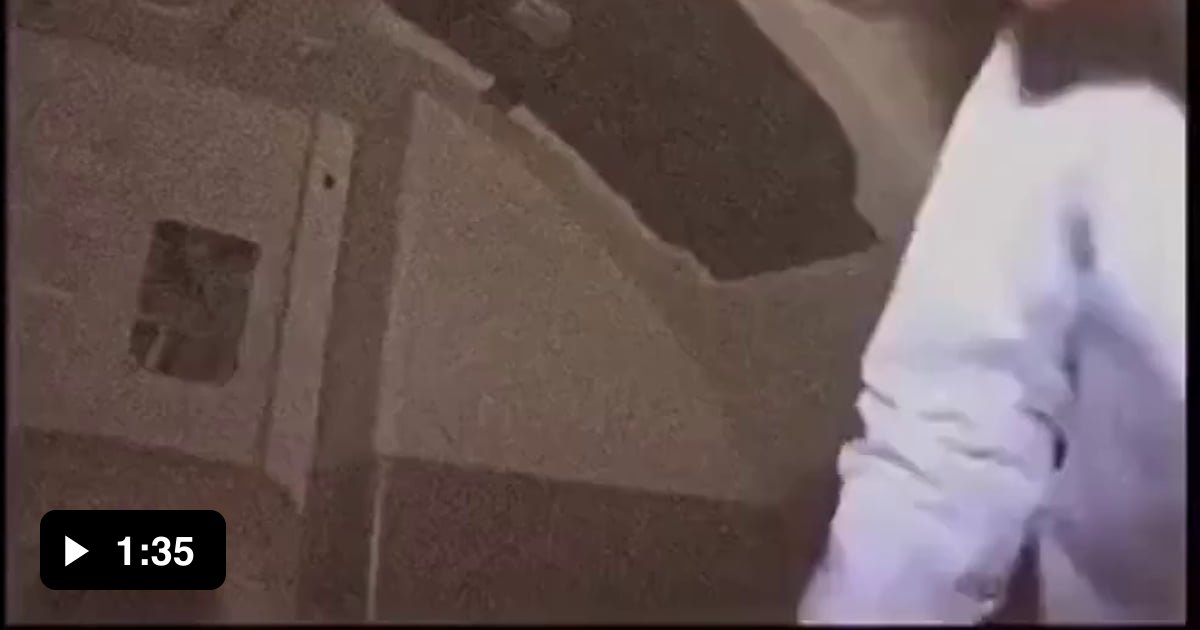 Boeing 747-400 Lufthansa. Use of escape hatch in the flight deck. - 9GAG