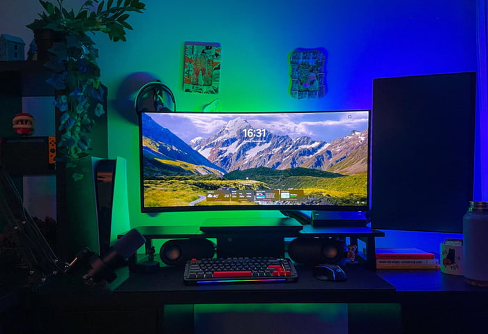 End of 2024 setup - 9GAG