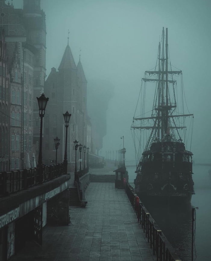 A spooky morning in Novig... Gdańsk. - 9GAG