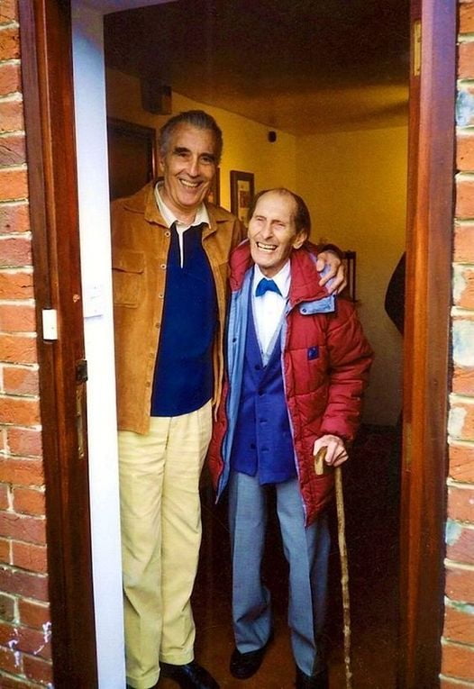 Christopher Lee with Peter Cushing in 1994 - 9GAG
