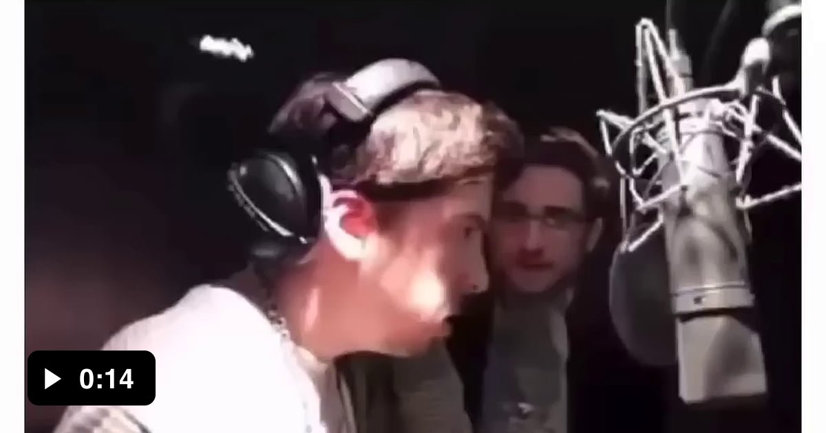 Mclovin is a parrot. - 9GAG