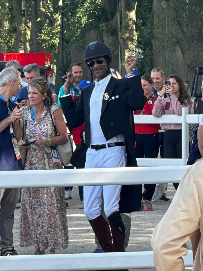 Classy snoopy - 9GAG