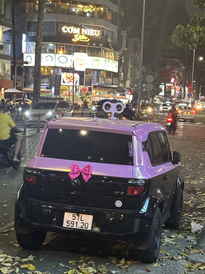 Pretty cool for a cheap car - 9GAG