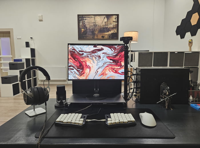 2025 office setup 😋 - 9GAG