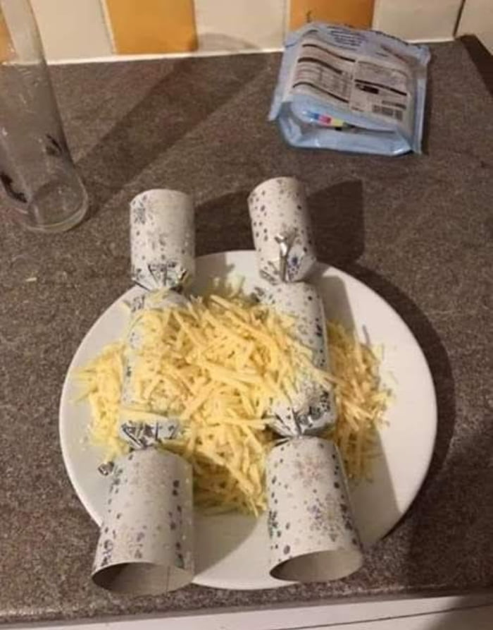 I love cheese and crackers on Christmas day - 9GAG