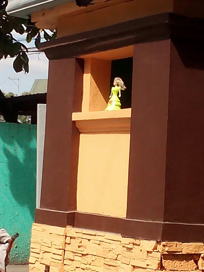 Saw this and took a photo of it from the guard house - 9GAG