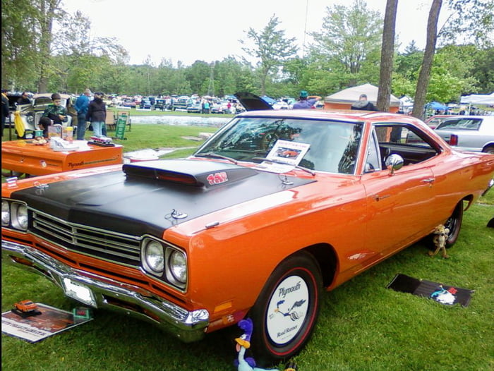 Plymouth Roadrunner at the car show - 9GAG