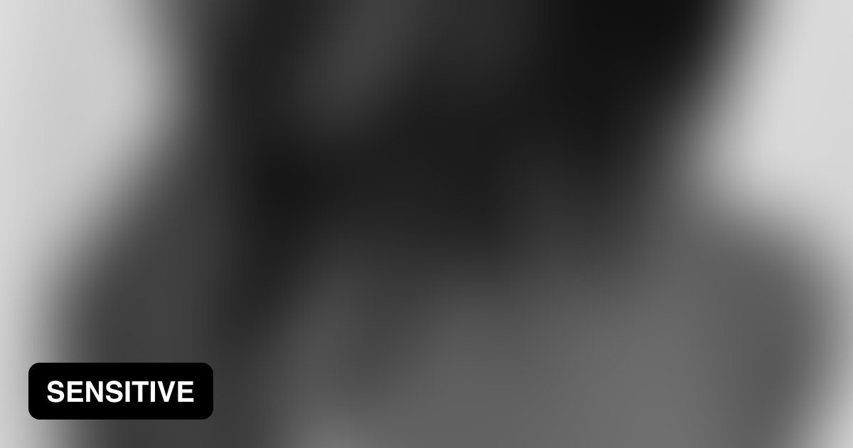 How about some hand bra cleavage? - 9GAG