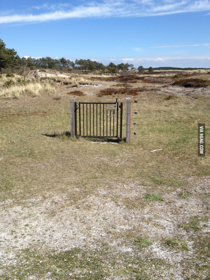 Most useless fence ever! - 9GAG