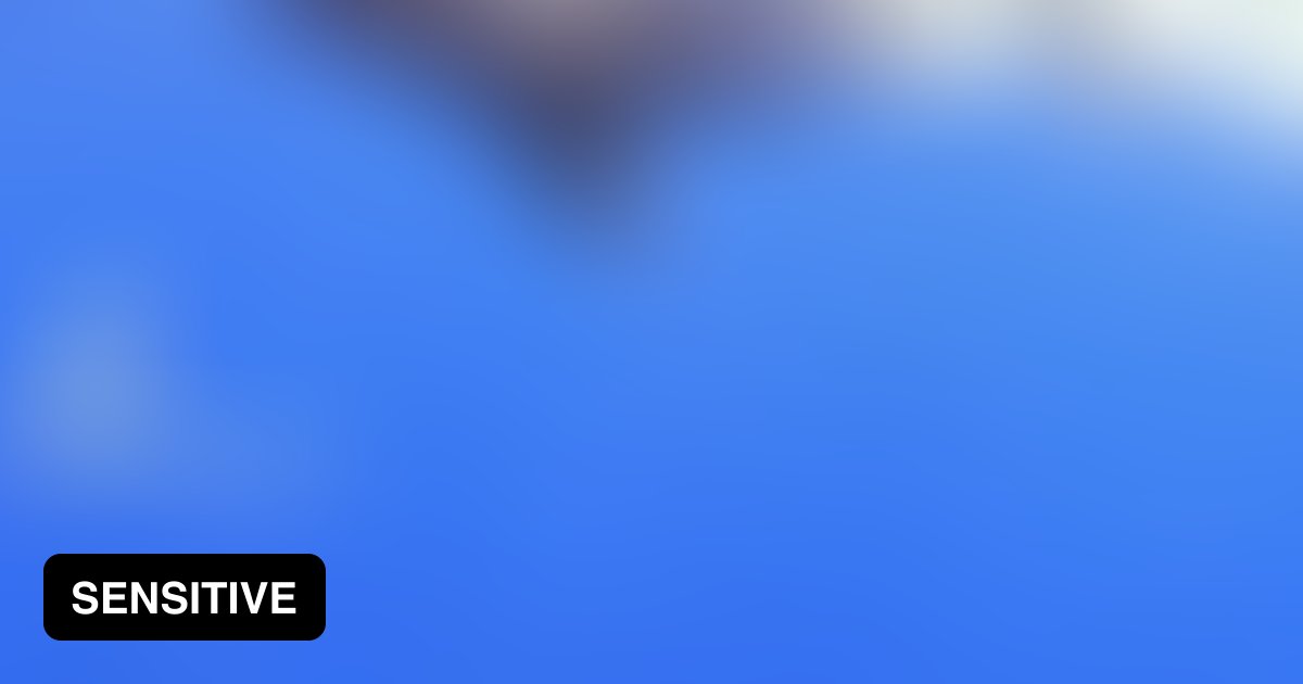 This swimmer teaching people how to fend off an approaching shark by ...