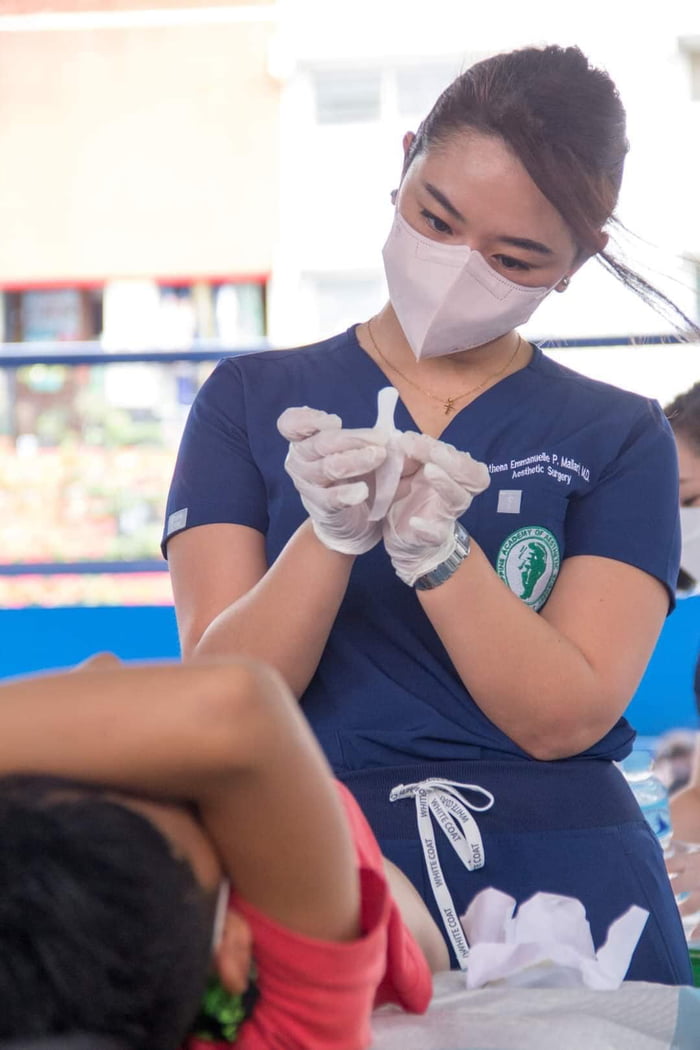 Yung mga supot na di parin makamove on pumila kayo - 9GAG