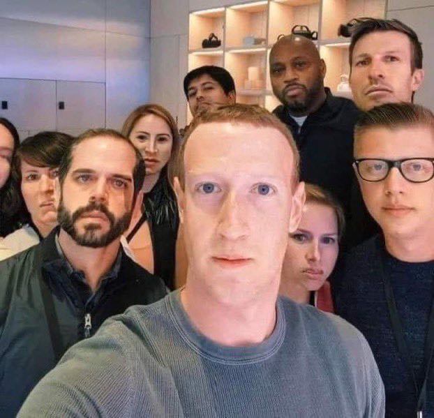 Spot the alien - 9GAG