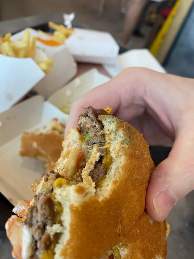 Russia rotting from the inside. Burgers with mold are sold as McDonalds ...