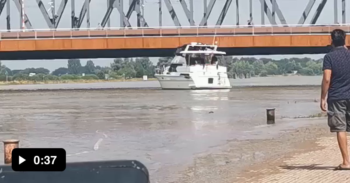 High water, low bridge - 9GAG
