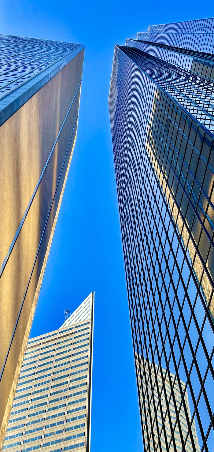 Walking between buildings in Downtown Dallas - 9GAG