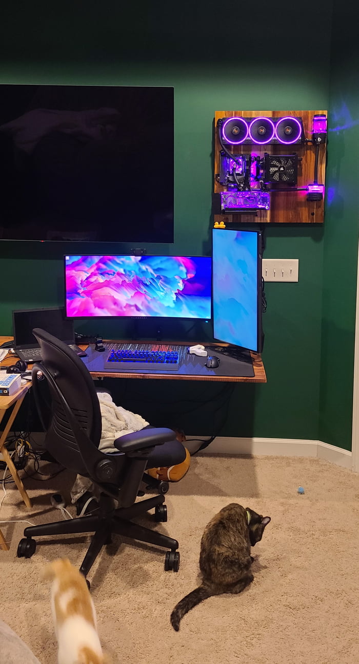 Custom Wall Mount Computer Build - 9GAG