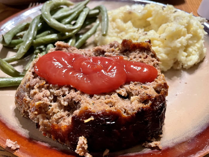 Meatloaf dinner. - 9GAG