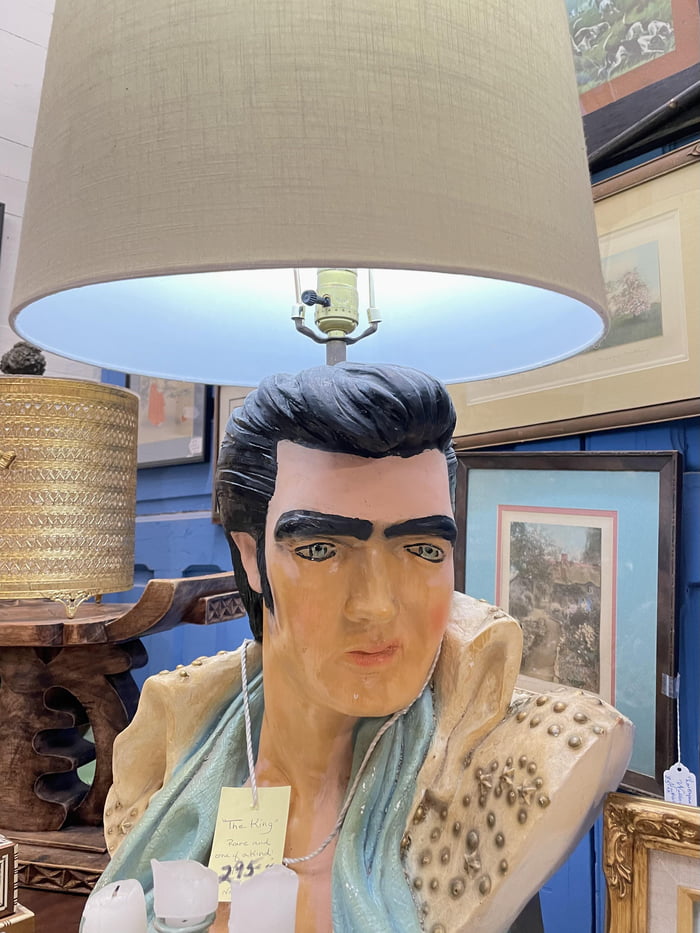 This Elvis Presley lamp - 9GAG