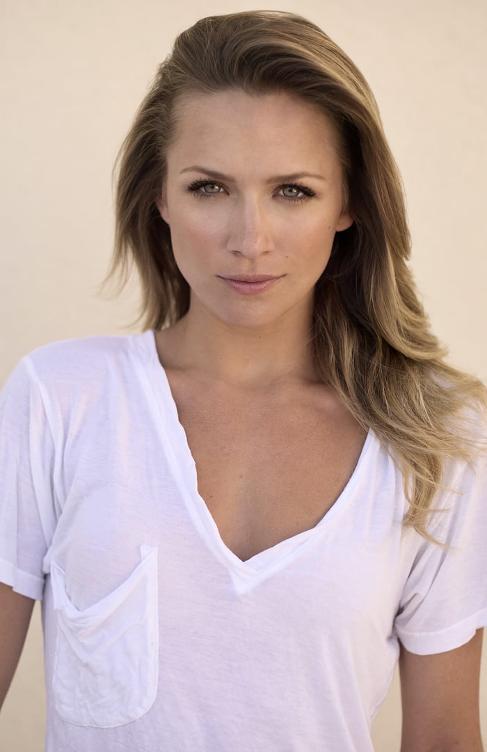 Shantel VanSanten - 9GAG